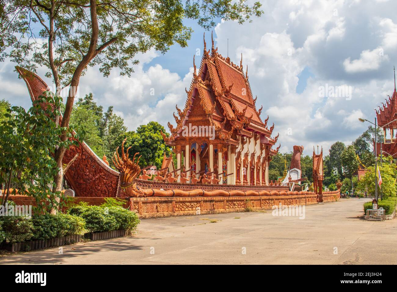 The Wat Sa Prasan Suk unique Buddhist temple in Rai Noi, Ubon ...