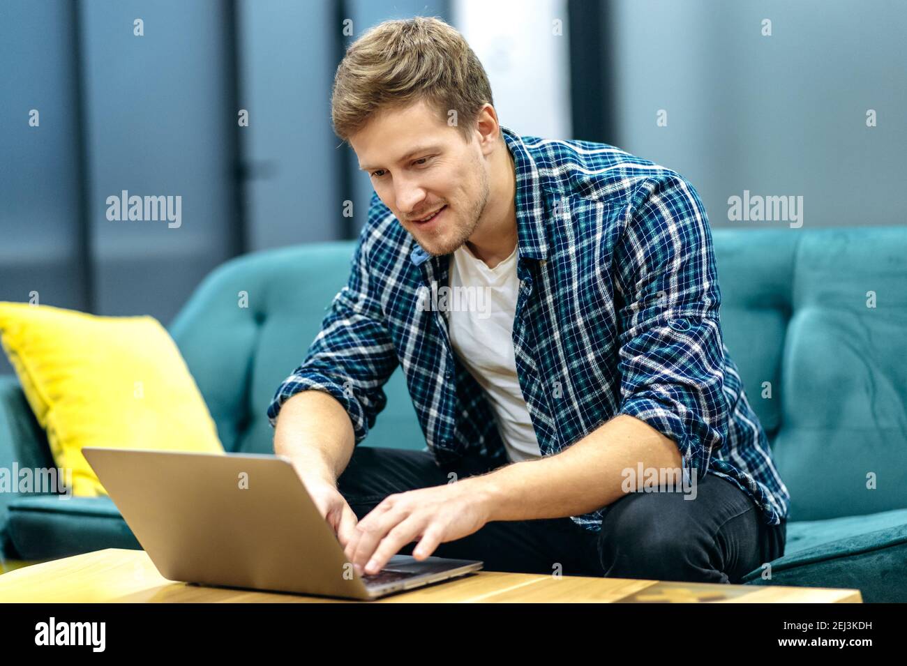 Searching ideas attractive young hi-res stock photography and images ...