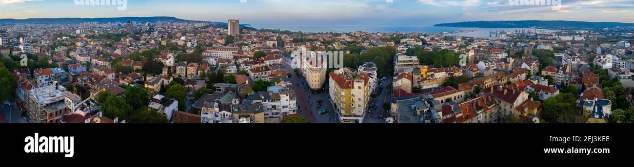 Illuminated independence square hall hi-res stock photography and ...