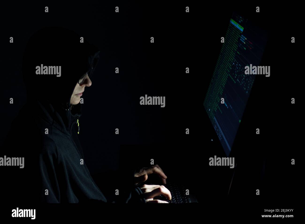 Cybersecurity expert hi-res stock photography and images - Alamy