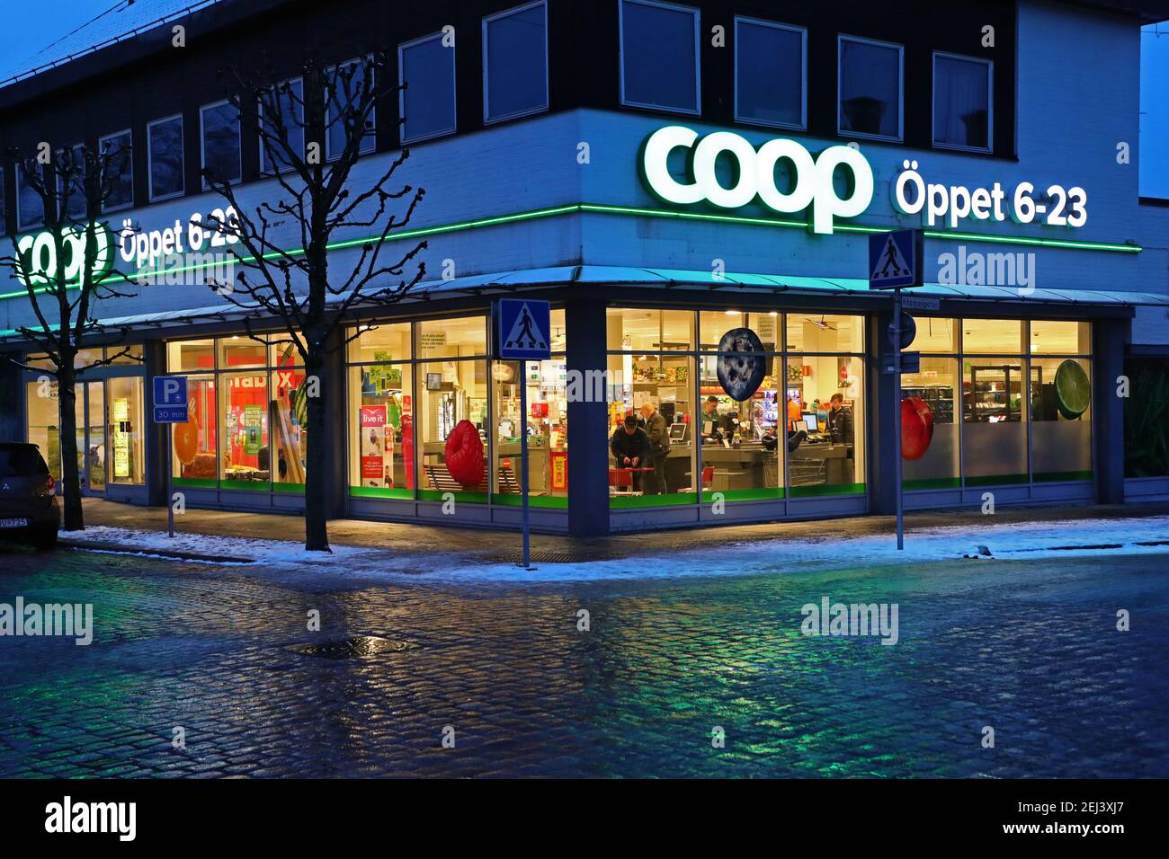 Coop signs hi-res stock photography and images - Alamy