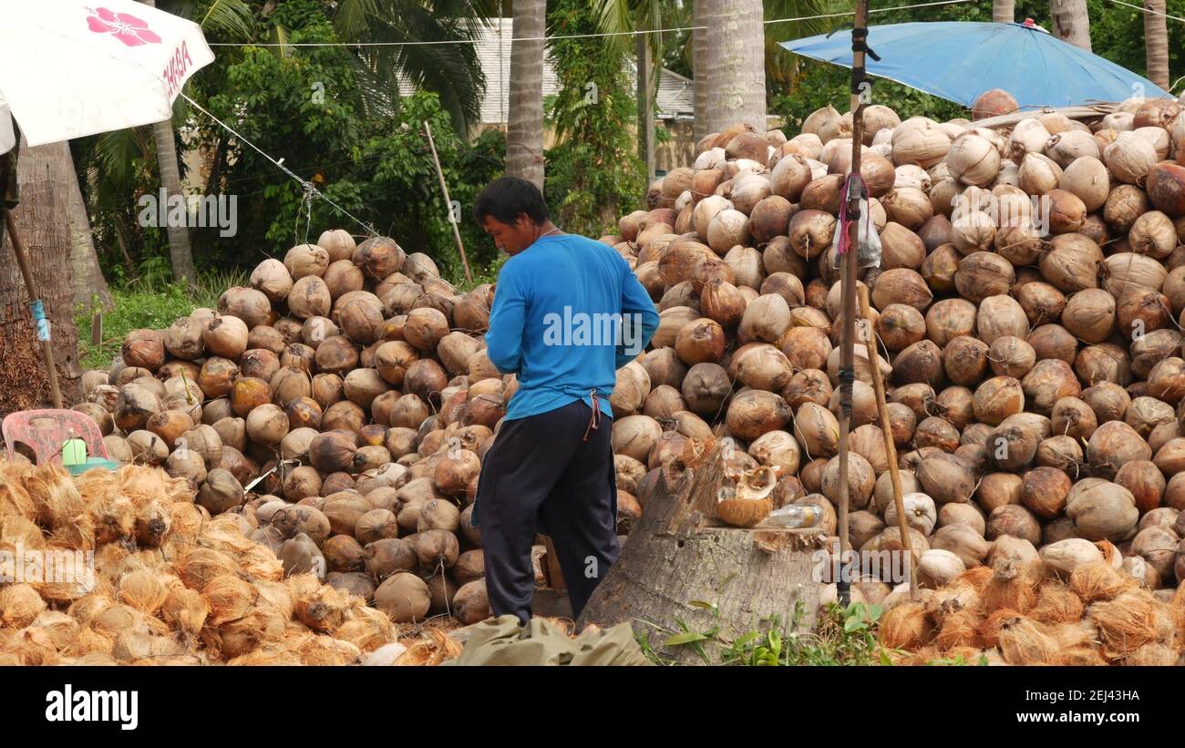 KOH SAMUI ISLAND, THAILAND - 1 JULY 2019: Asian thai men working on ...