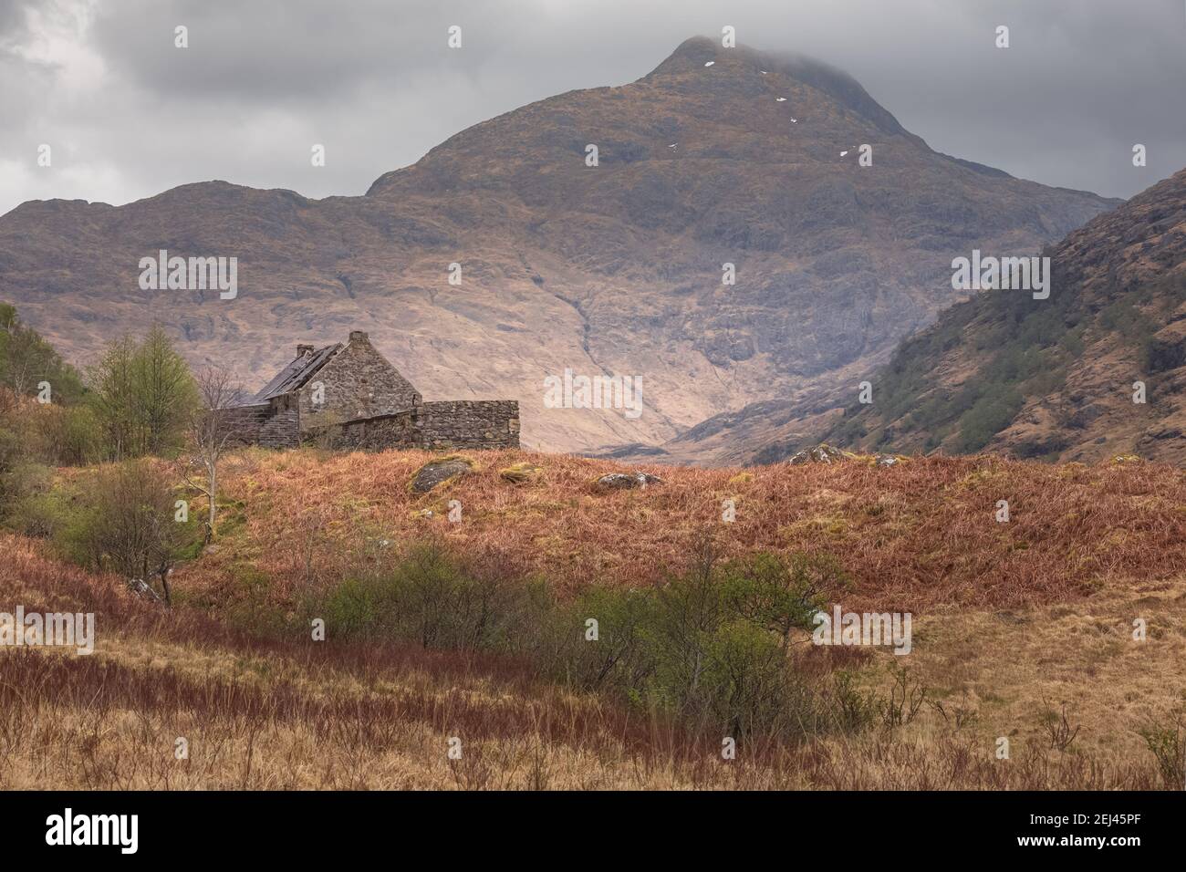 Stone bothy hi-res stock photography and images - Alamy