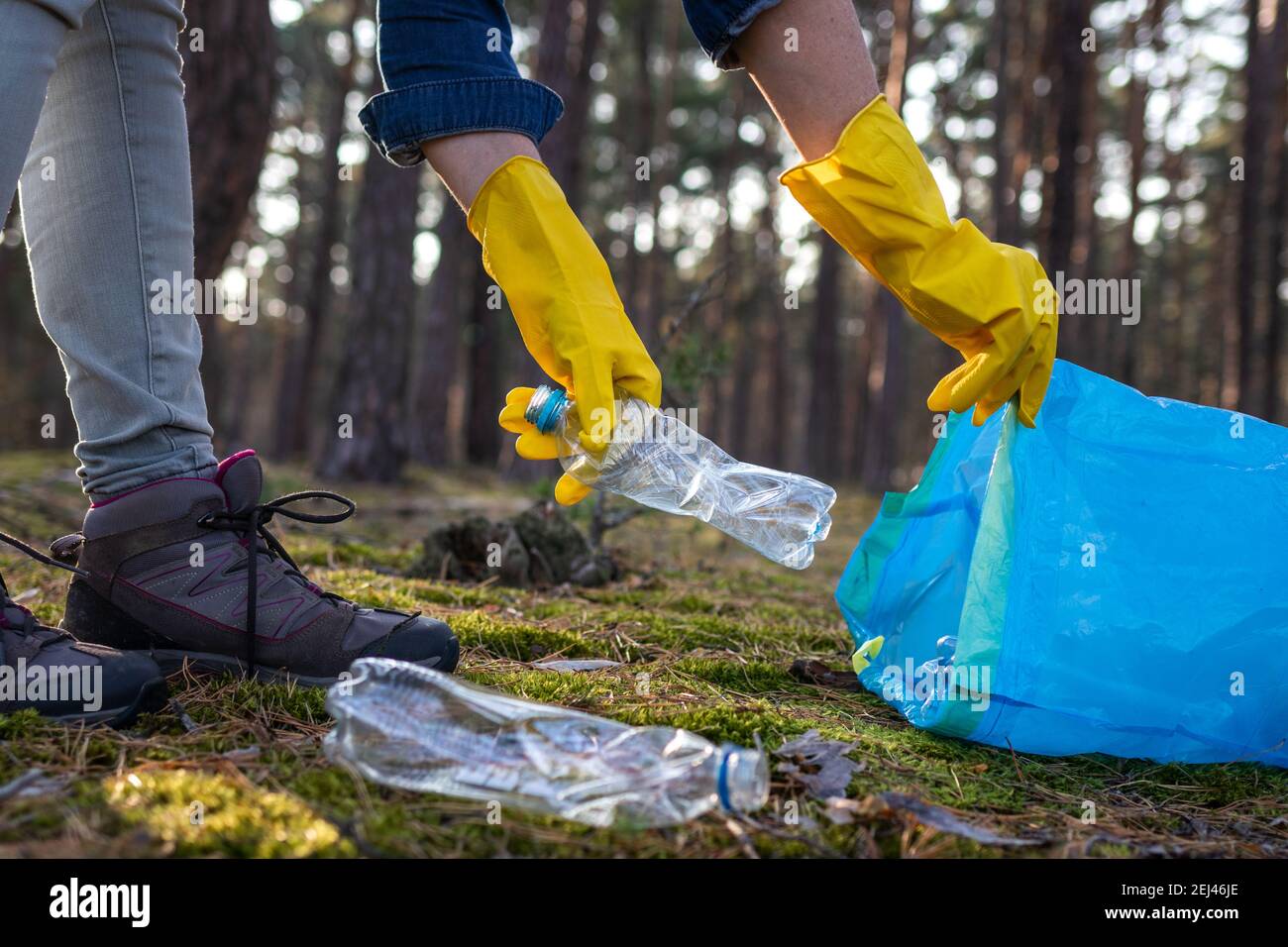Plastic cleaning hi-res stock photography and images - Alamy
