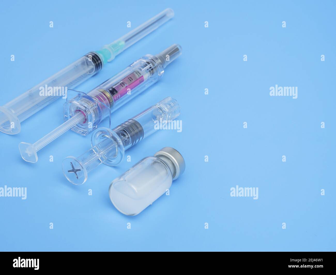 Prescription bottles and syringes hi-res stock photography and images ...