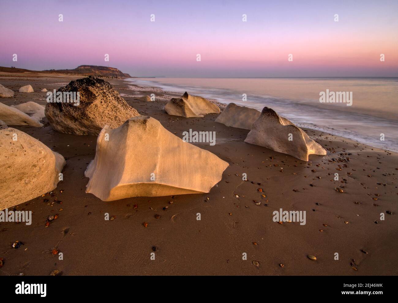 Random rocks hi-res stock photography and images - Alamy