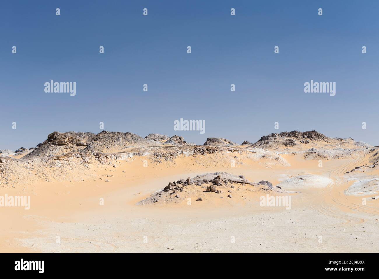 View over the white desert, Western Libyan desert, Egypt Stock Photo ...