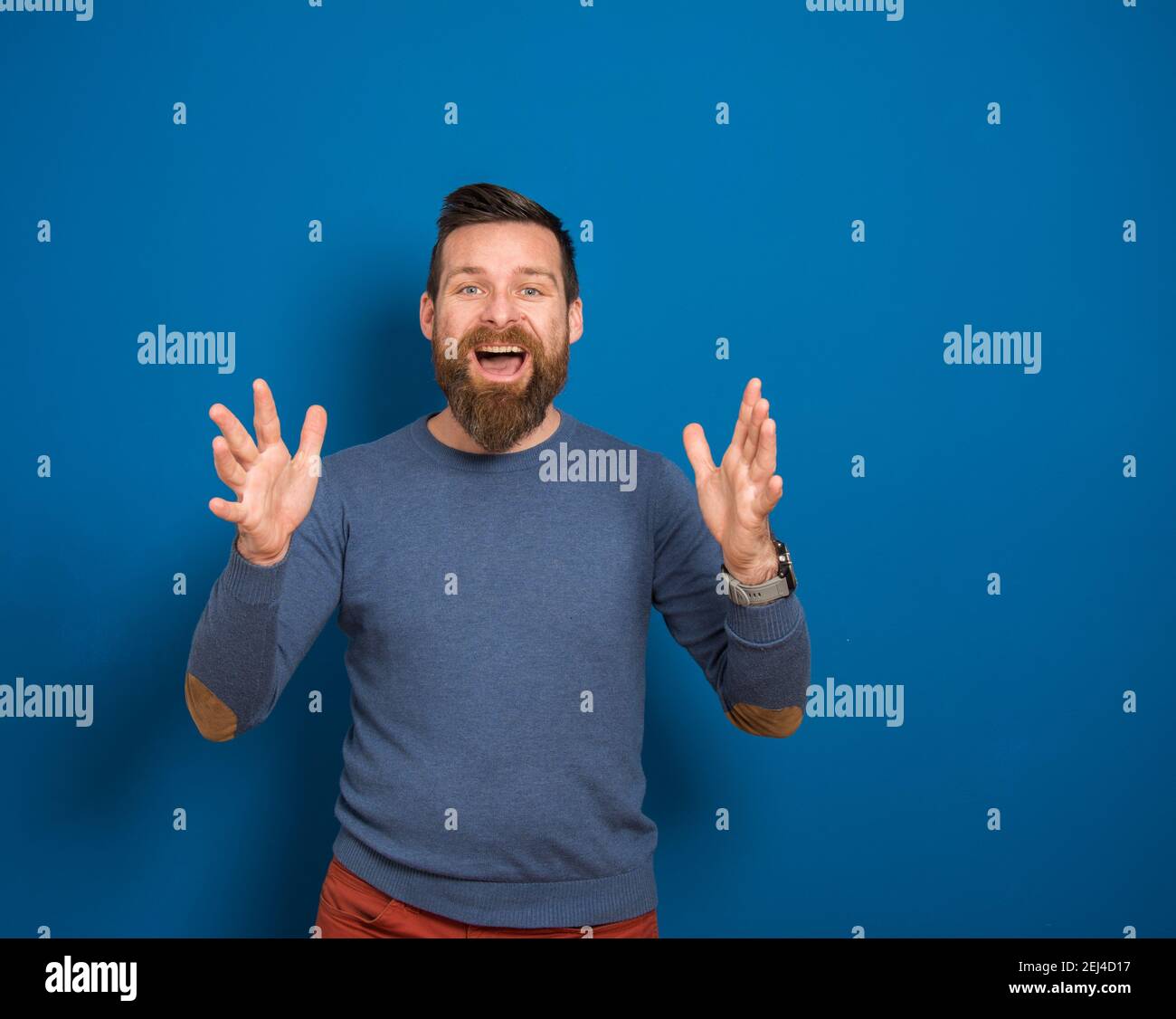 Man in a studio hi-res stock photography and images - Alamy