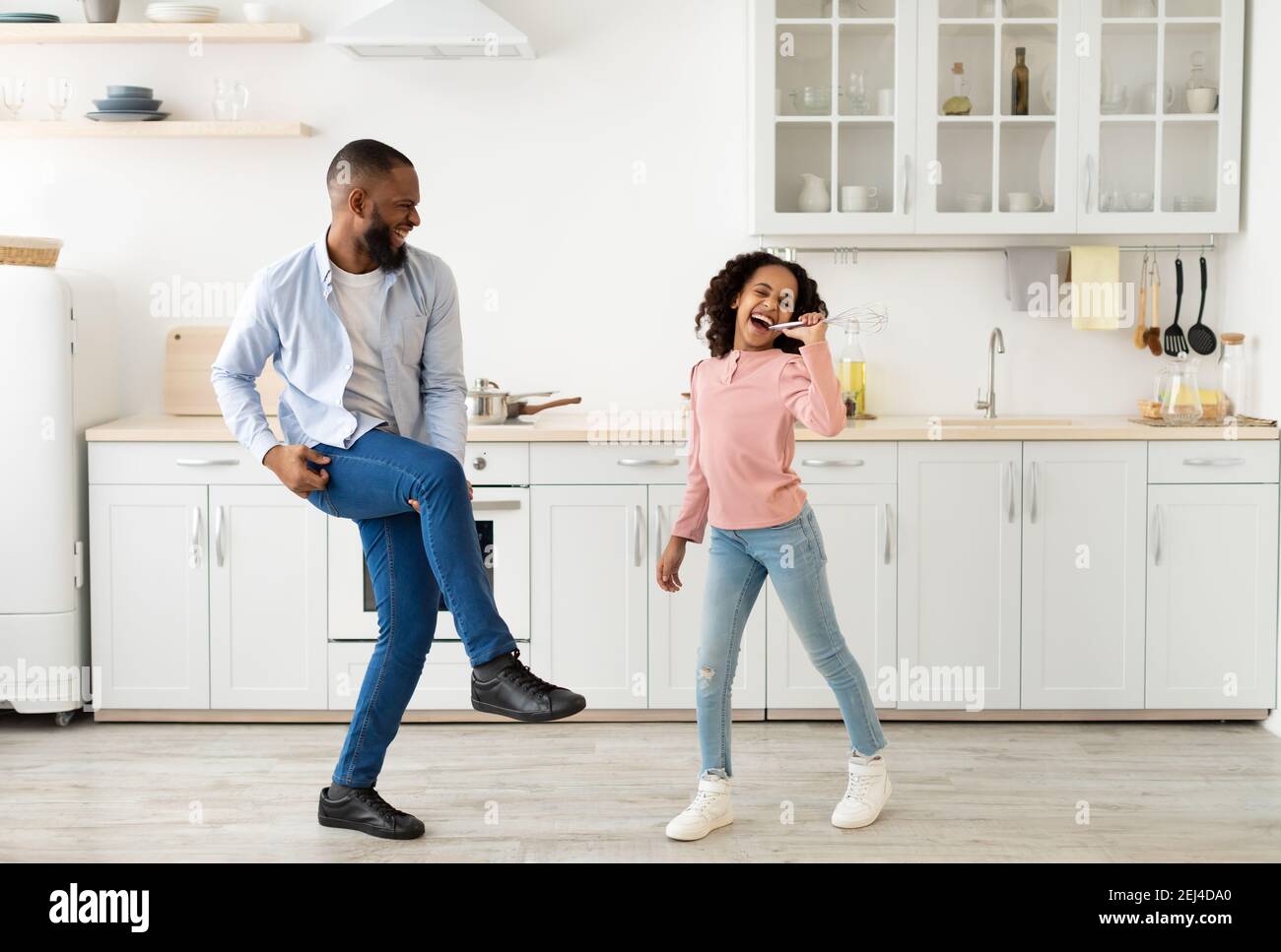 Sing and dance hi-res stock photography and images - Alamy