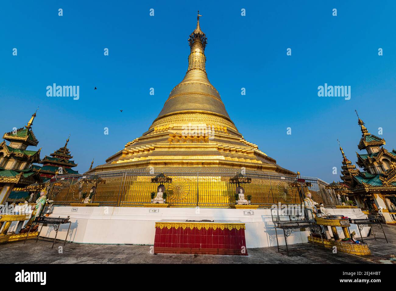 Dawei temple hi-res stock photography and images - Alamy