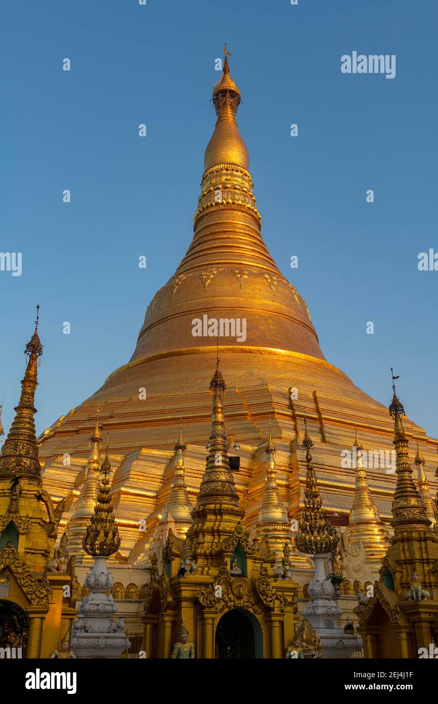 Burmese buddhist pagoda hi-res stock photography and images - Alamy