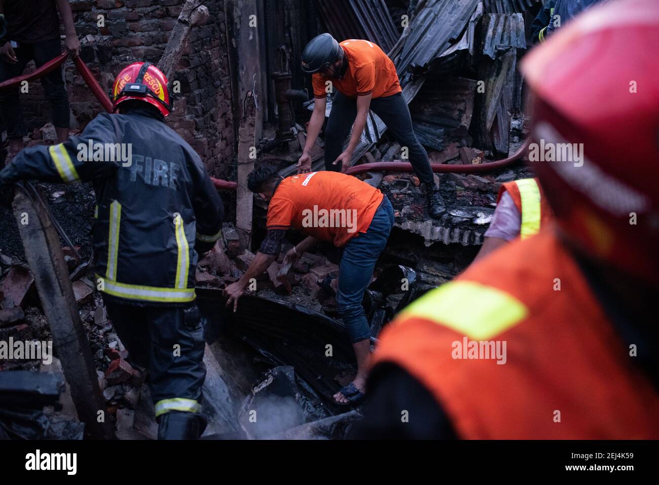 Dhaka, Dhaka, Bangladesh. 21st Feb, 2021. Firefighters and volunteers ...