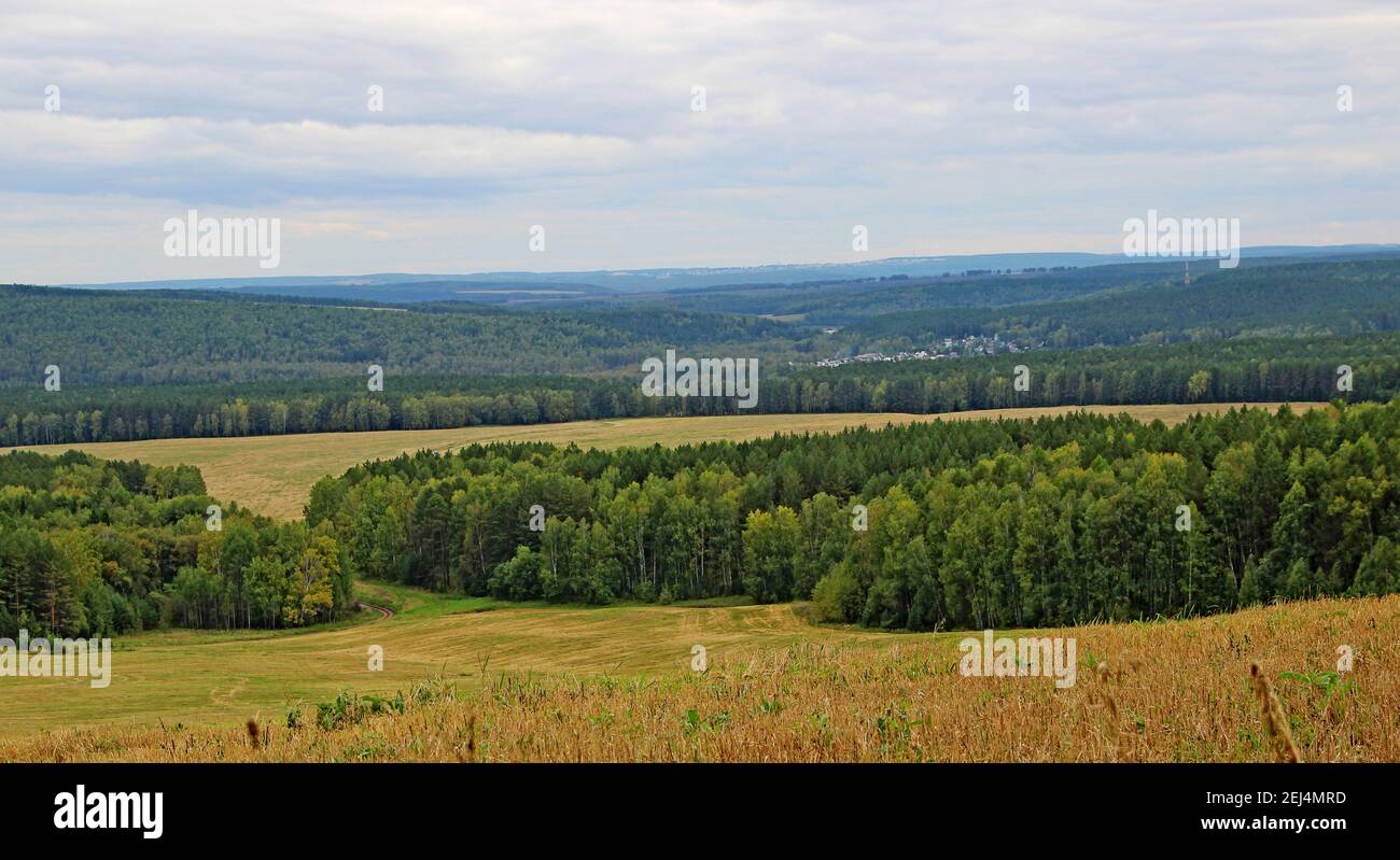 Hilly area hi-res stock photography and images - Alamy