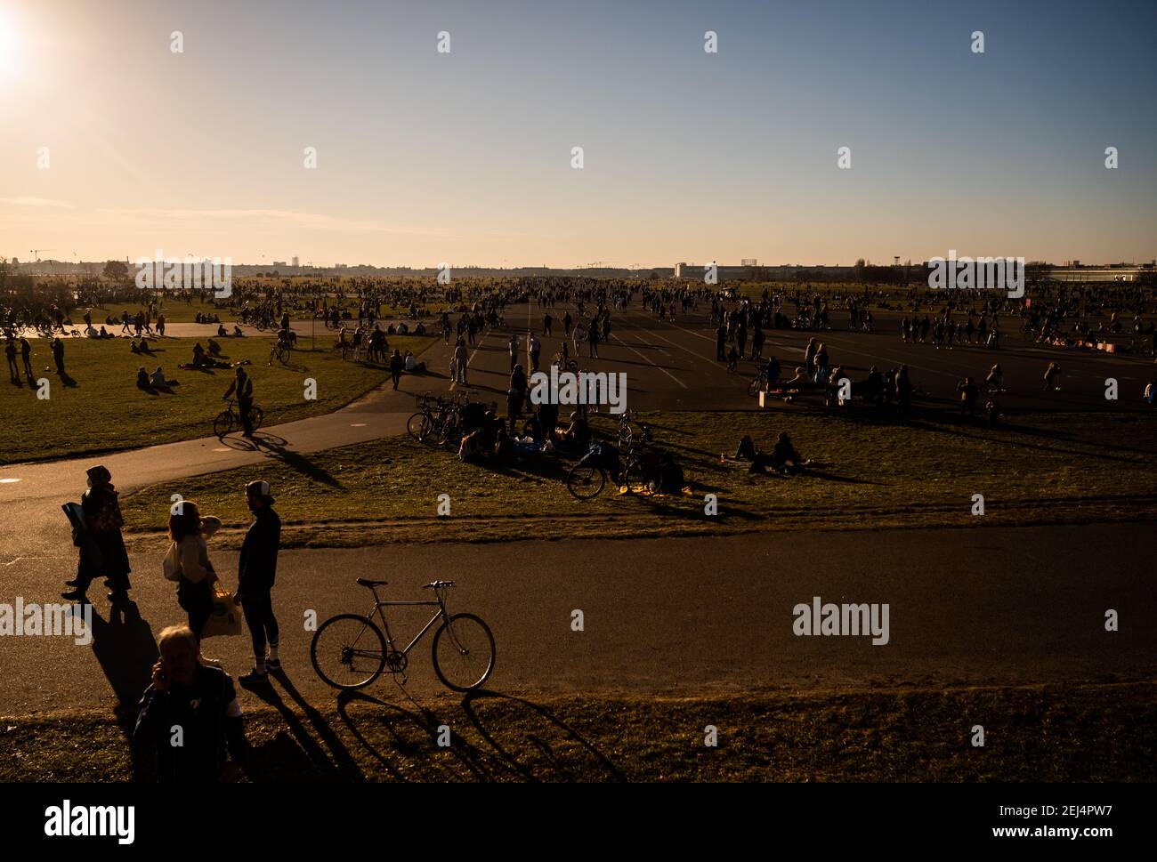 Berlin, Germany. 21st Feb, 2021. People enjoy the setting sun and ...