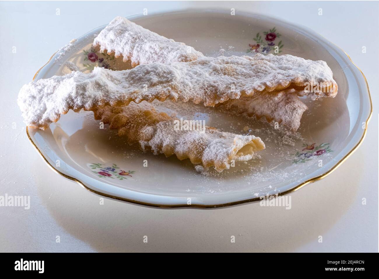 chiacchiere, a traditional fried neapolitan carnival pastry Stock Photo ...