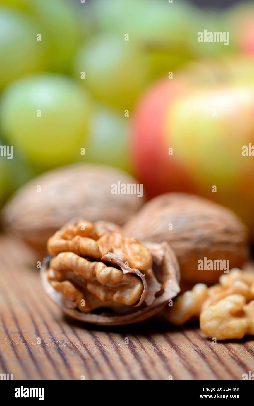 Walnuts (Juglans regia Stock Photo - Alamy