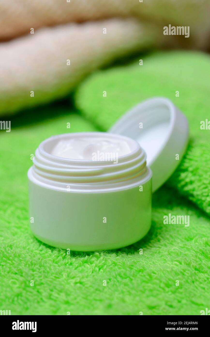 Face cream in a tin, cream Stock Photo - Alamy