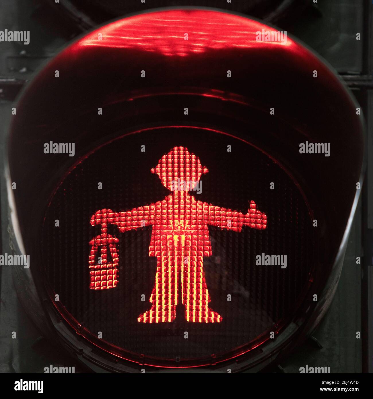 Little traffic light man hi-res stock photography and images - Alamy