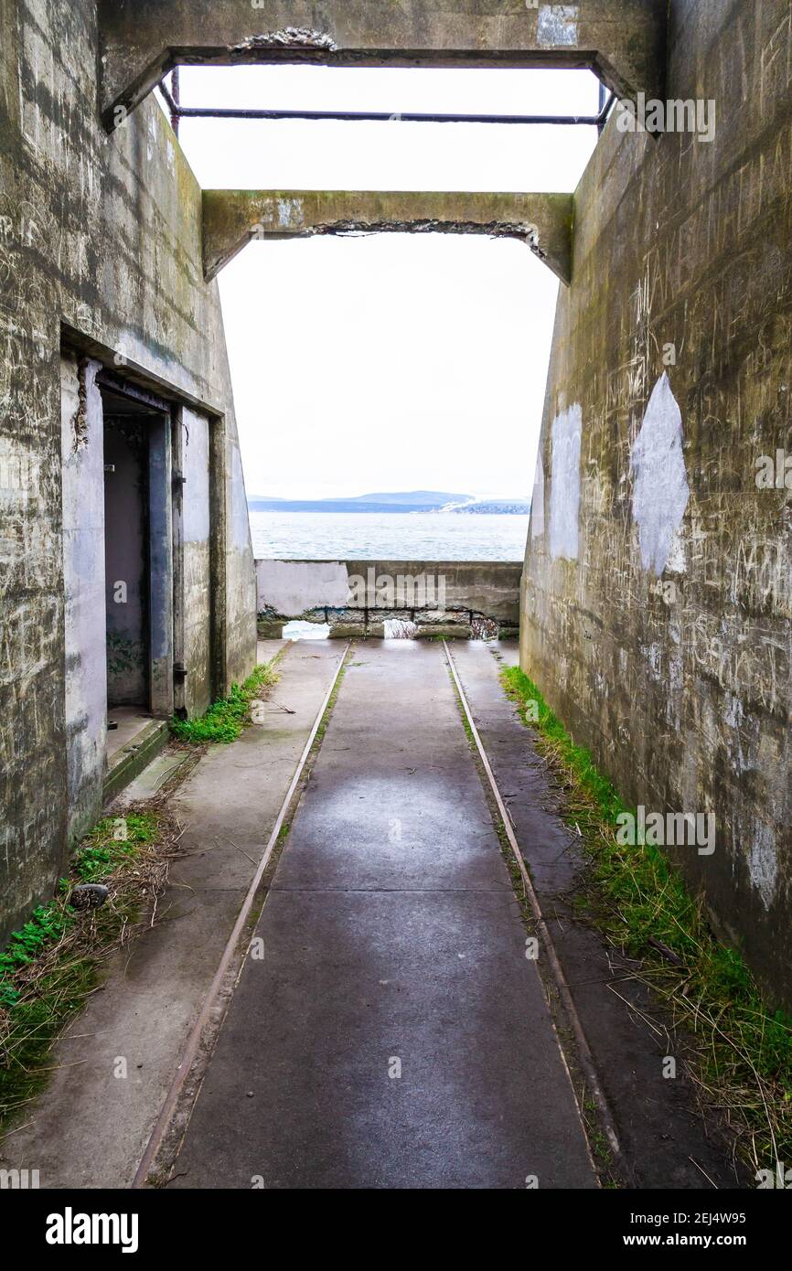 Artillery emplacement hi-res stock photography and images - Alamy