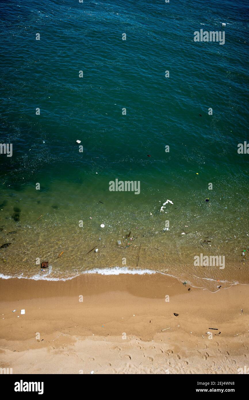 a lot of garbage floating polluted coastal beach Stock Photo - Alamy
