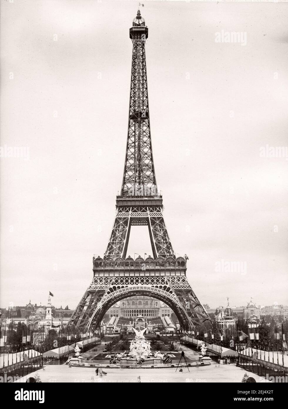 Eiffel tower paris 1900s hi-res stock photography and images - Alamy
