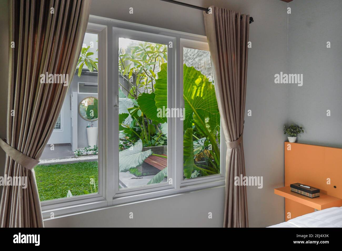 Interior house looking on to garden hi-res stock photography and images ...