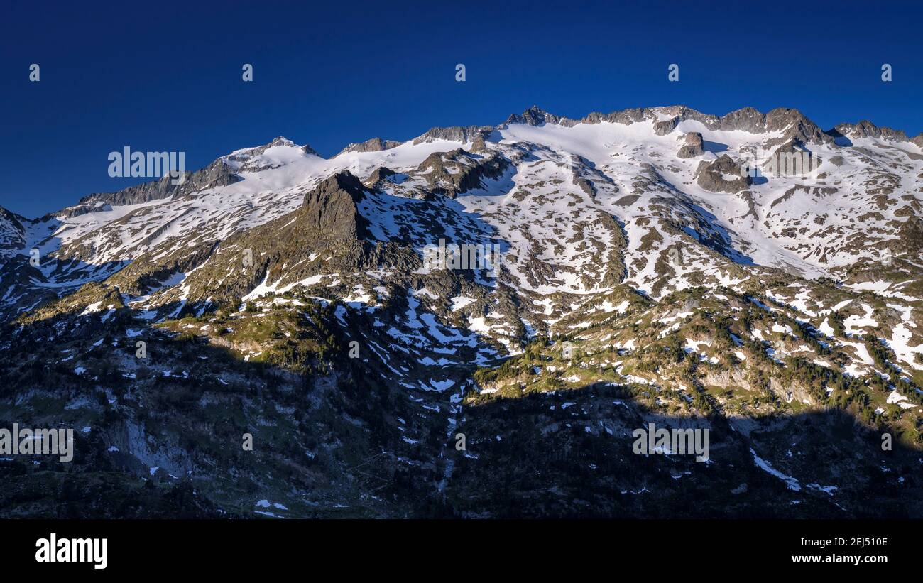 Maladetas macizo hi-res stock photography and images - Alamy