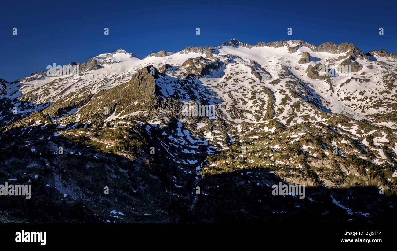 Maladetas macizo hi-res stock photography and images - Alamy