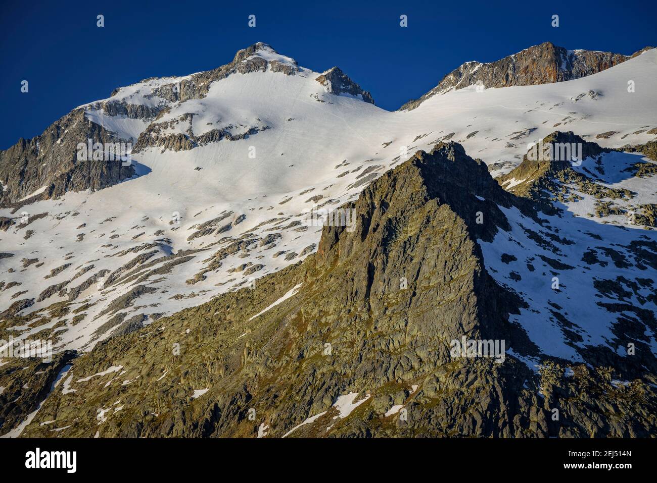 Maladetas macizo hi-res stock photography and images - Alamy