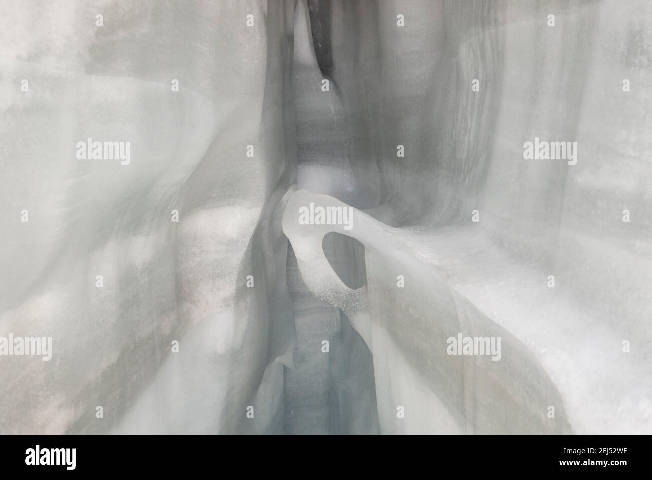 Crevasse danger dangerous hi-res stock photography and images - Alamy