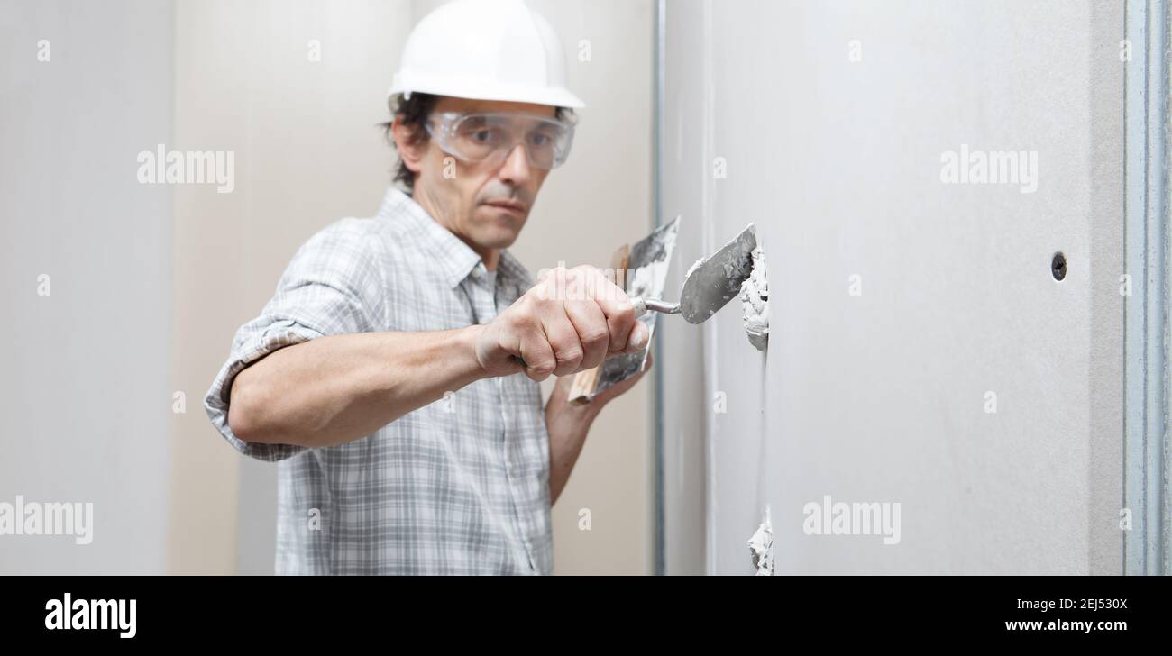 Putting plaster hi-res stock photography and images - Alamy