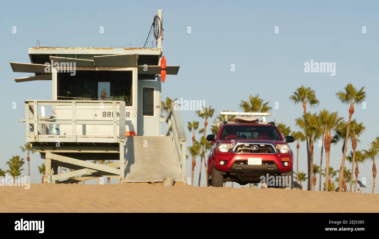 LOS ANGELES CA USA - 16 NOV 2019: California summertime Venice beach ...