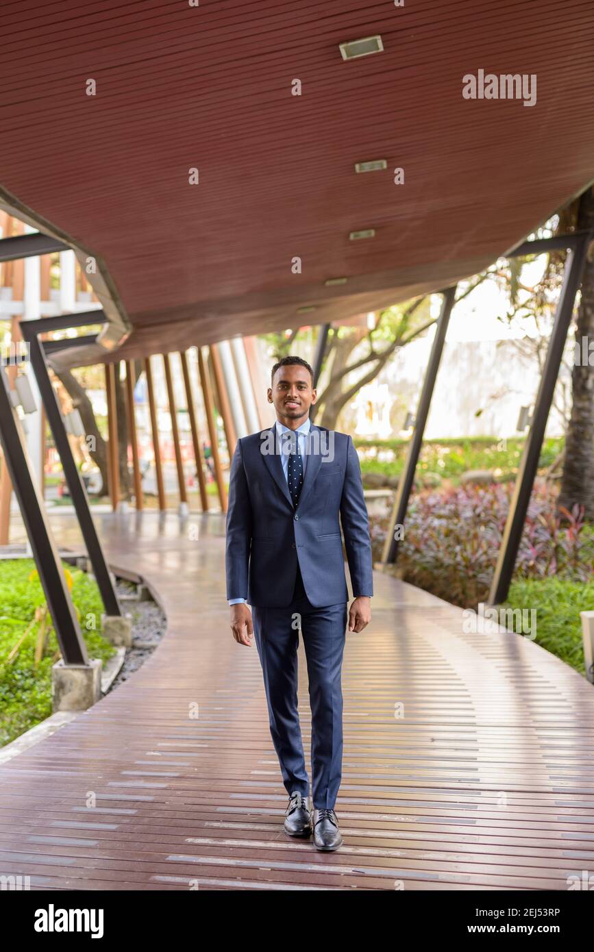 African man walking hi-res stock photography and images - Alamy