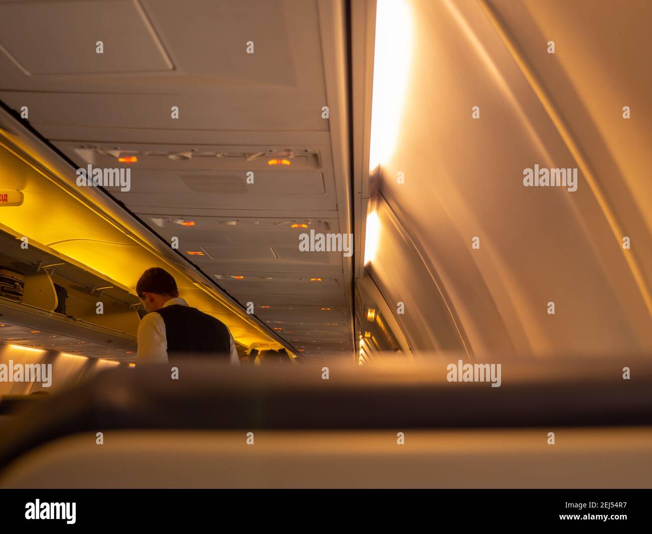 Jet plane airplane overhead hi-res stock photography and images - Alamy