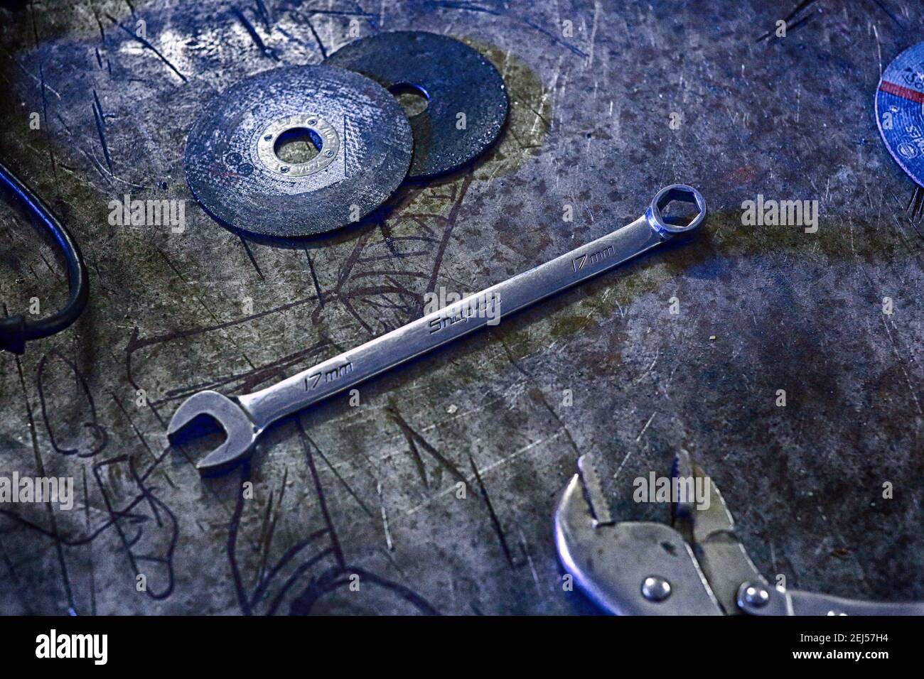 Angle grinder uk hi-res stock photography and images - Alamy