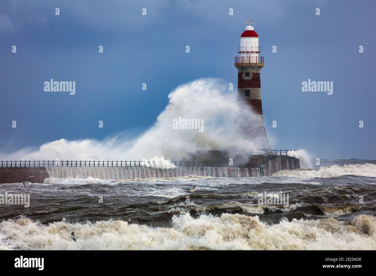North of england lighthouse storm hi-res stock photography and images ...