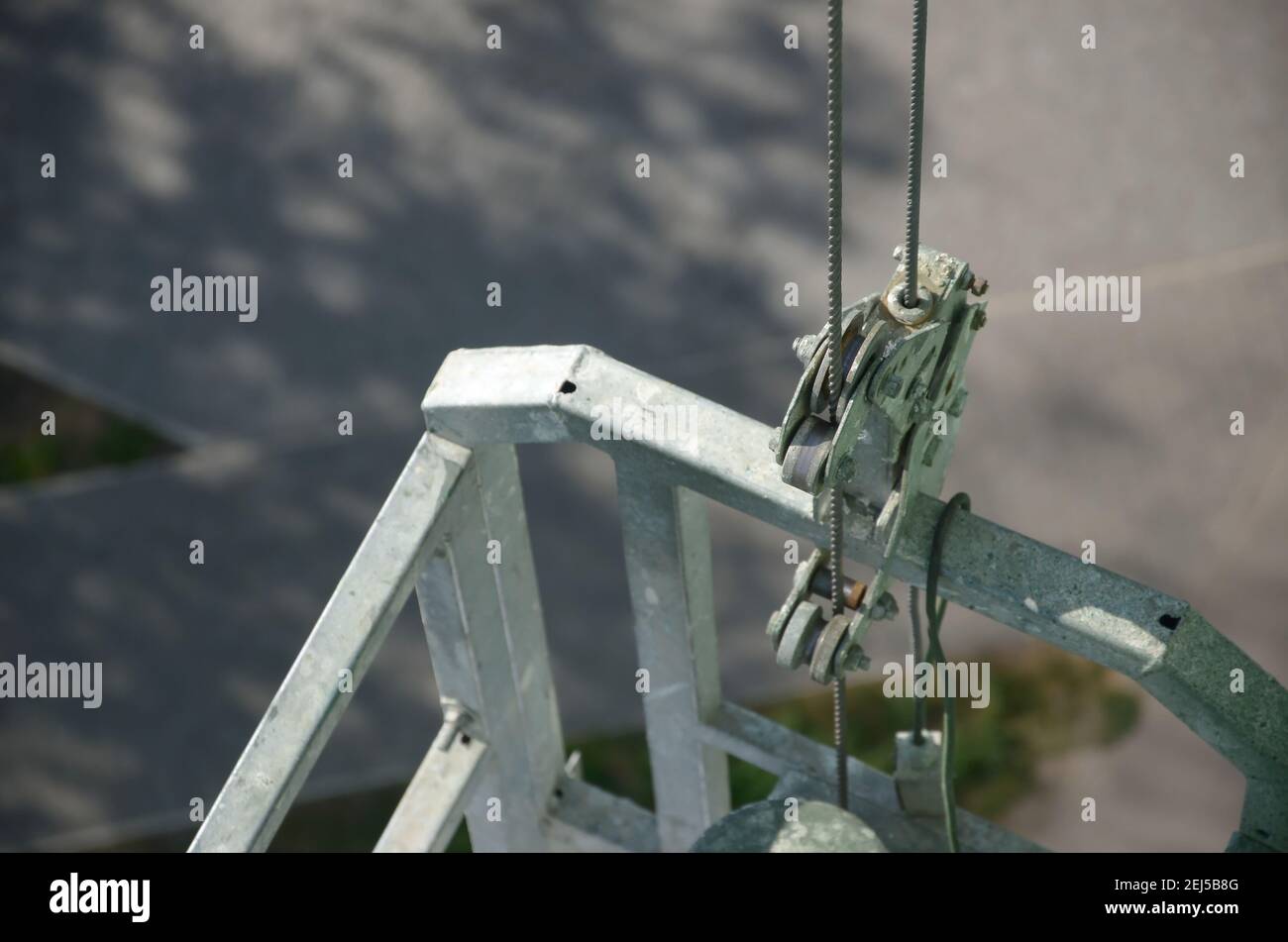 Safety lock as part of suspended wire rope platform for facade works on ...