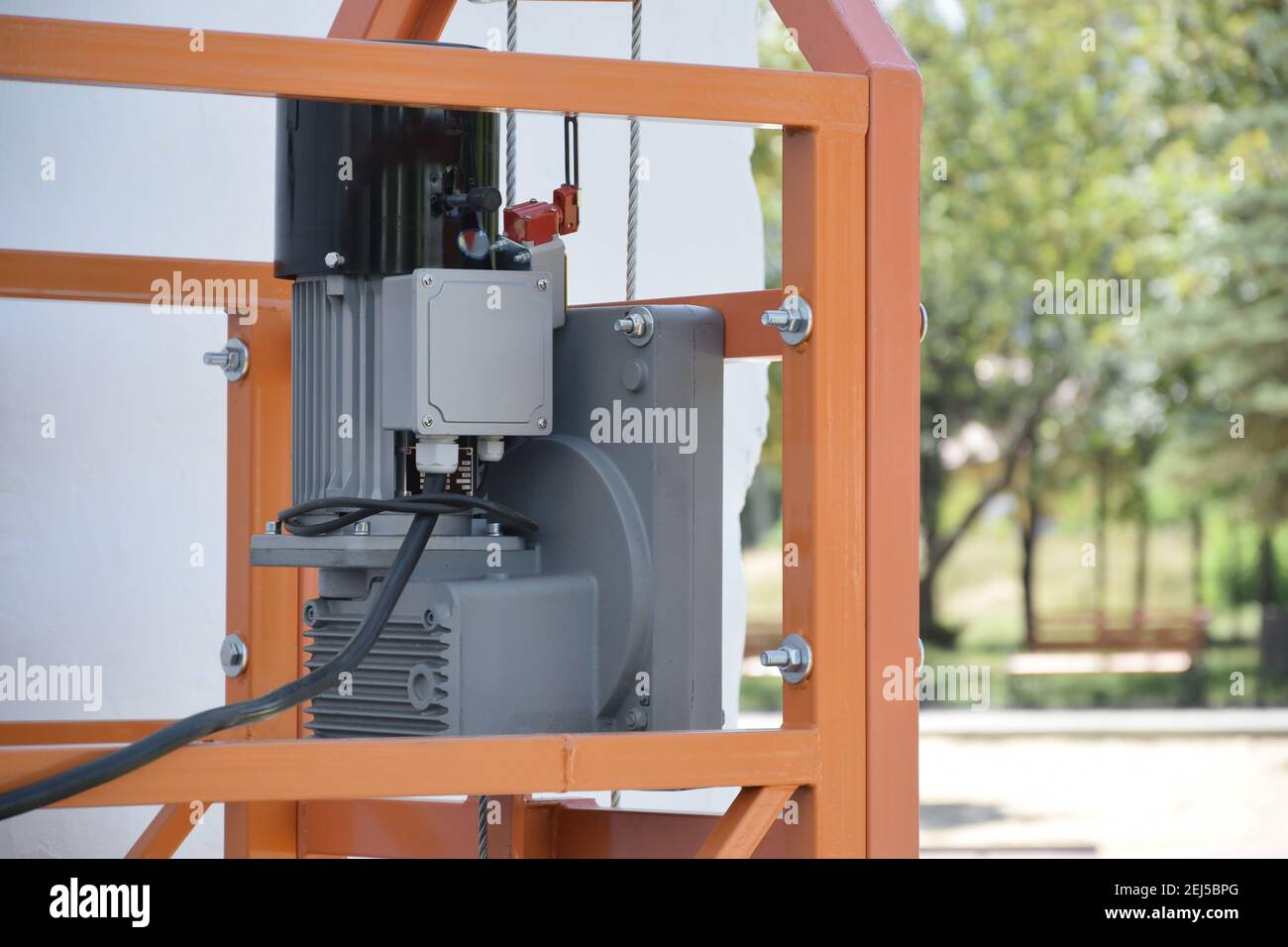 Hoist supply and safety lock as part of suspended wire rope platform ...