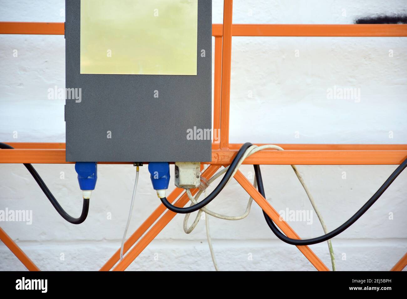 Electrical control system of suspended wire rope platform for facade ...