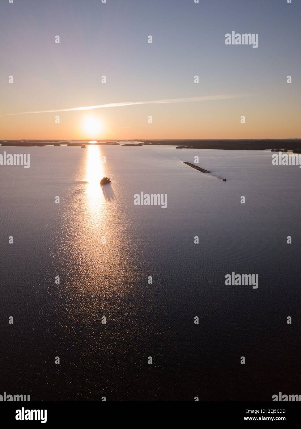 Timber raft boat hi-res stock photography and images - Alamy