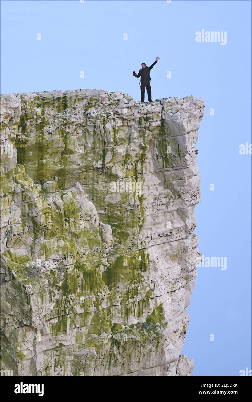 Unsafe cliff edge hi-res stock photography and images - Alamy