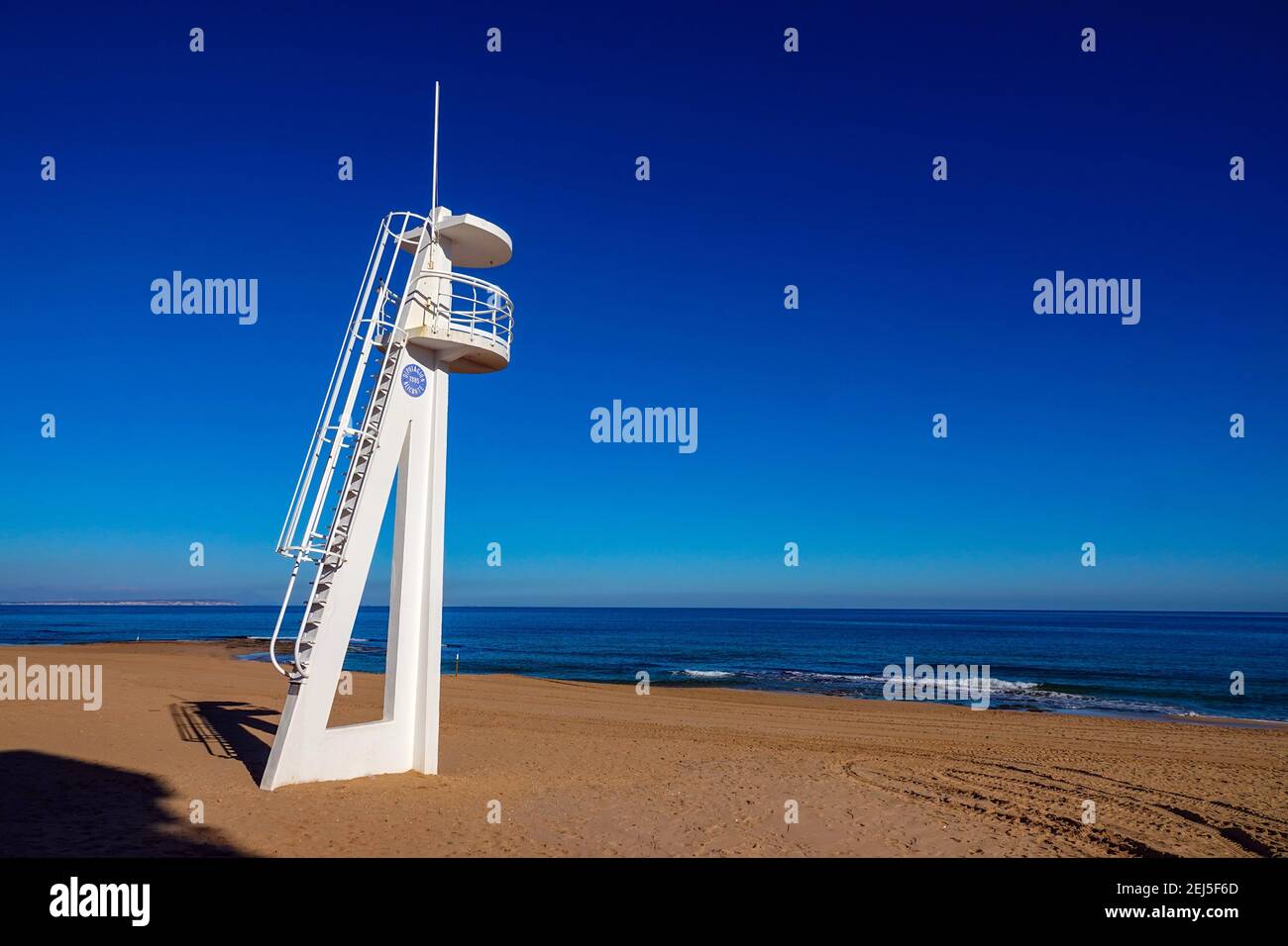 Lifeguard lookout hi-res stock photography and images - Alamy