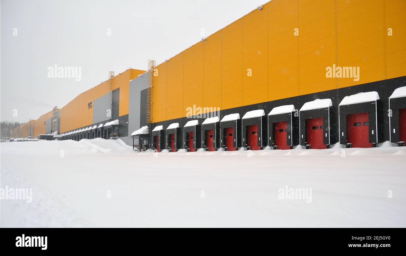 Empty loading area of a large logistics warehouse in the snow Stock ...