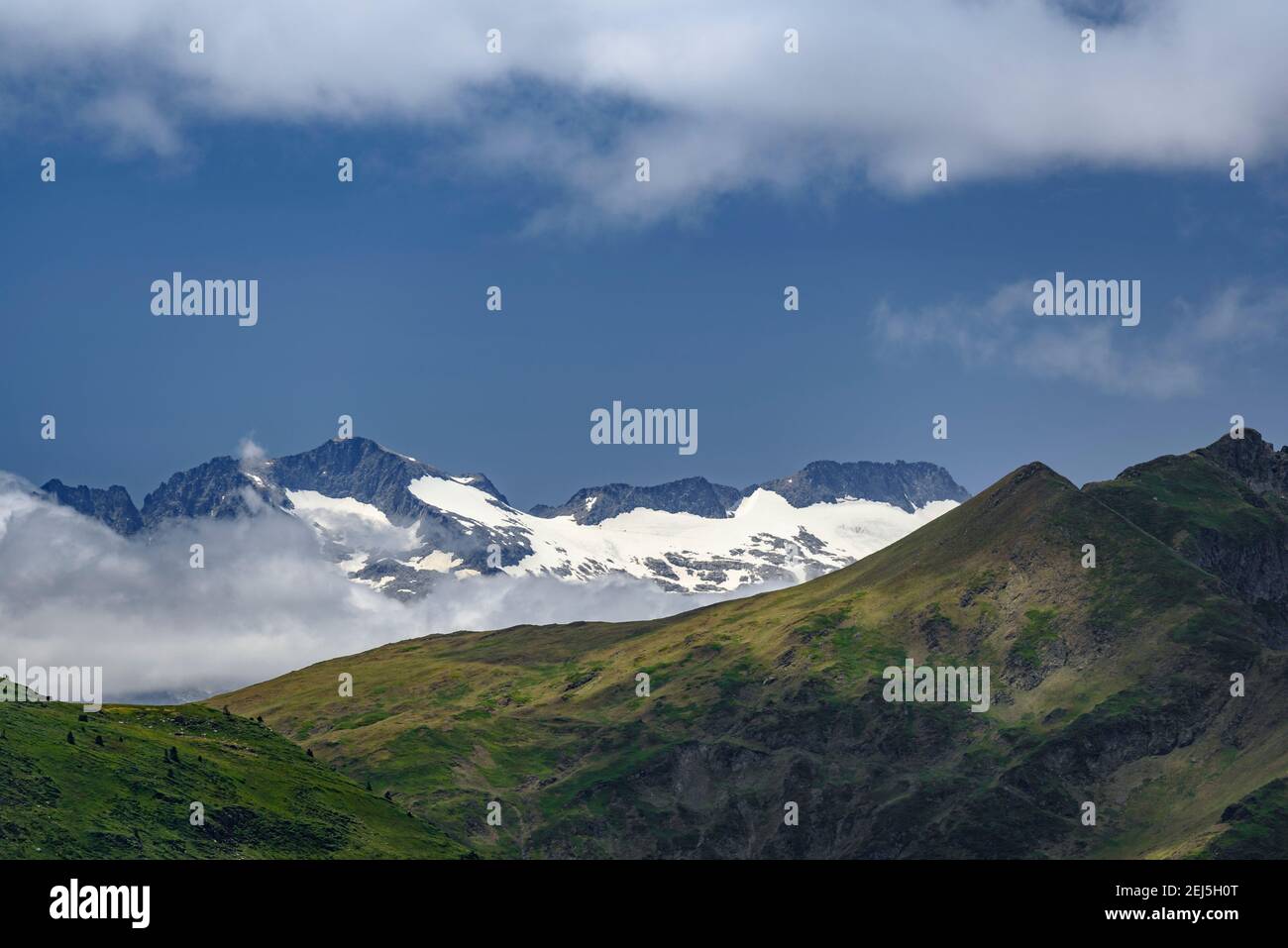 Views of Aneto and Maladetas range viewed from the path to Maubèrme ...