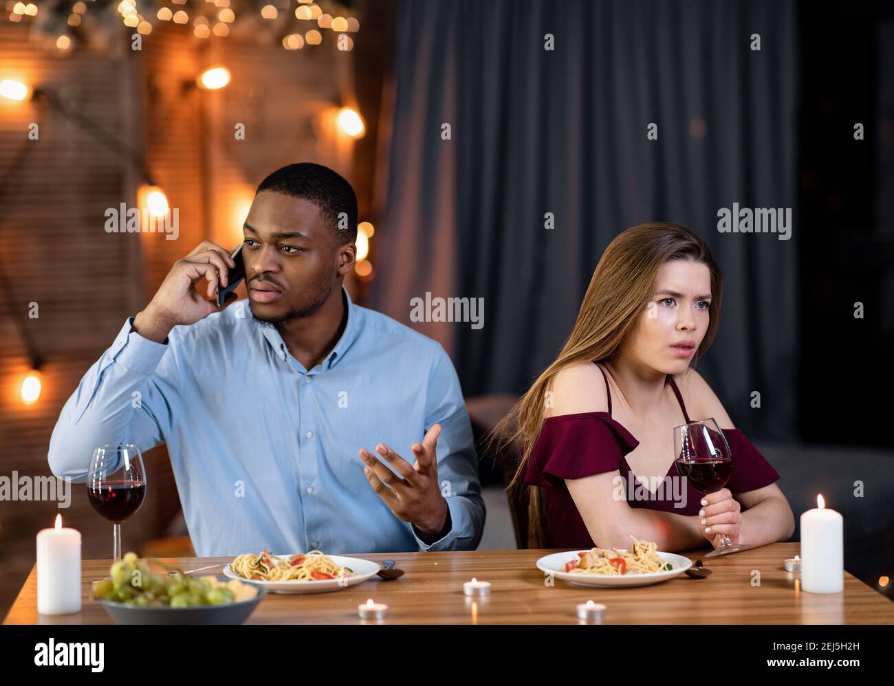 People talking during dinner hi-res stock photography and images - Alamy