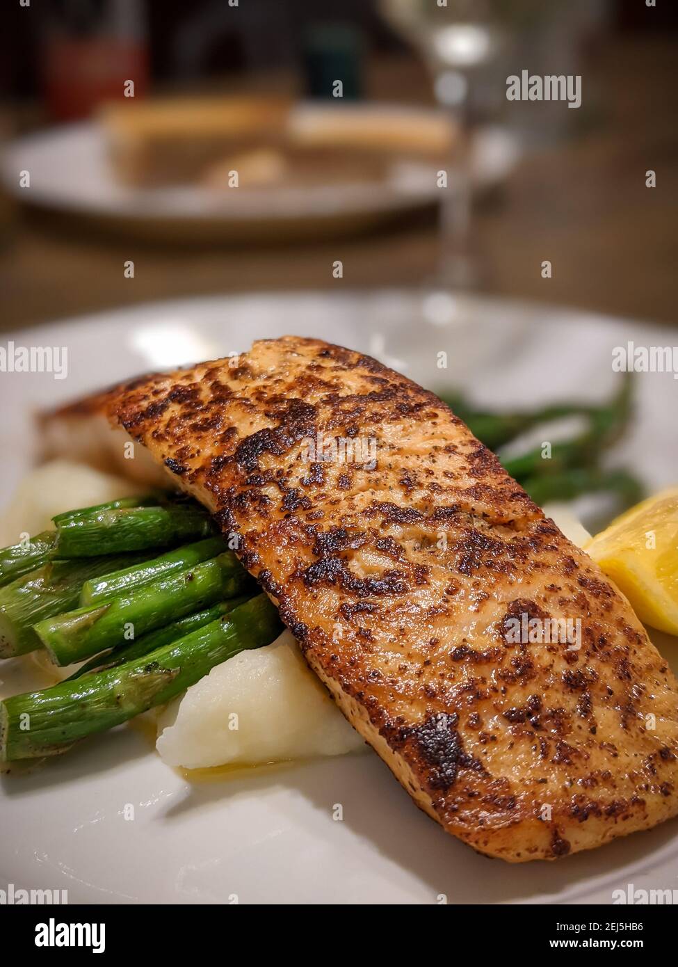 Pan fried salmon fillet potatoes hi-res stock photography and images ...