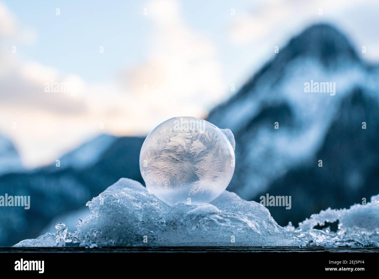 Frozen objects hi-res stock photography and images - Alamy