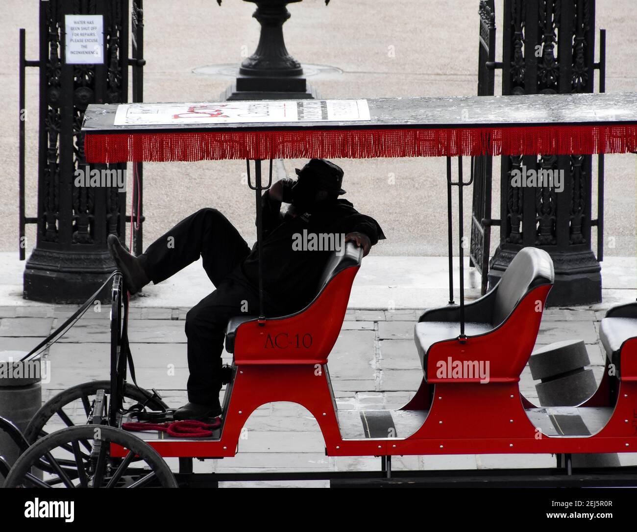 Horse drawn carriage and driver hi-res stock photography and images - Alamy