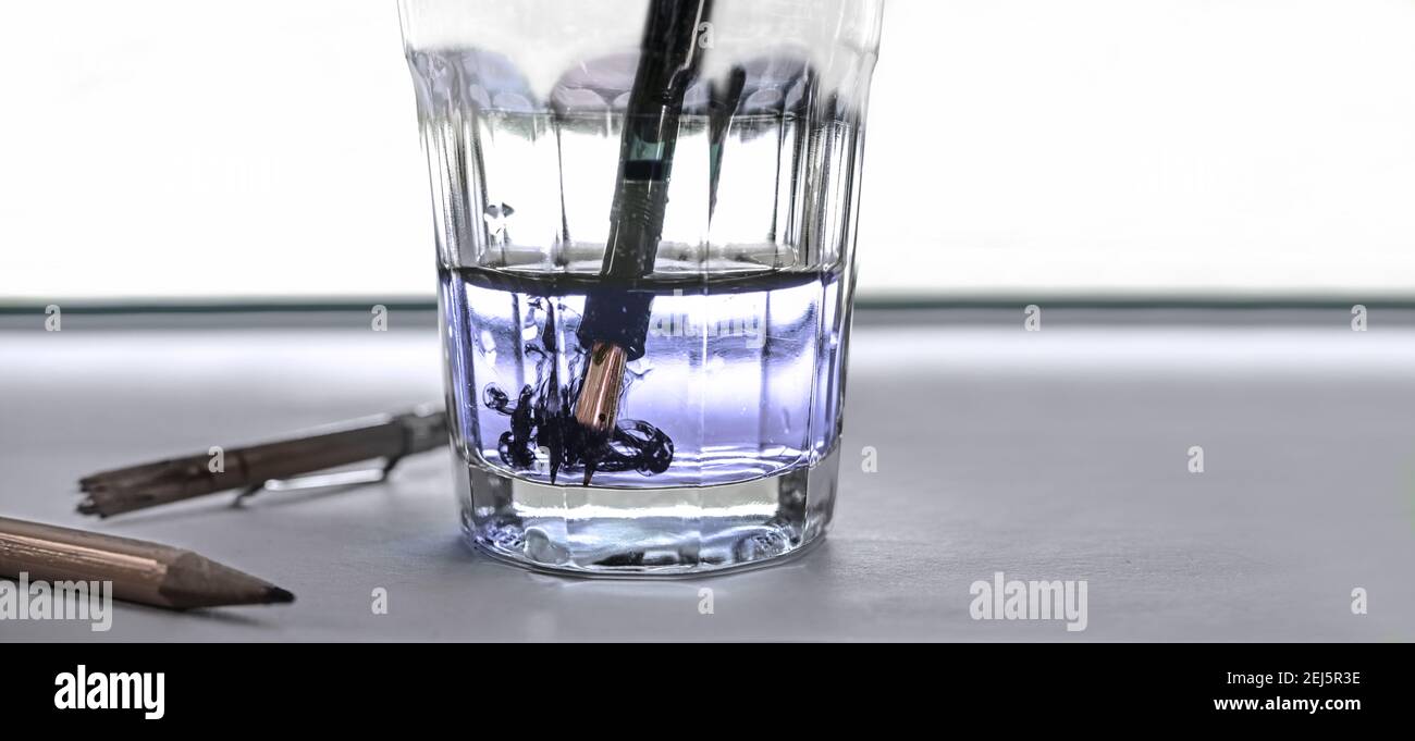 Broken pen hi-res stock photography and images - Alamy