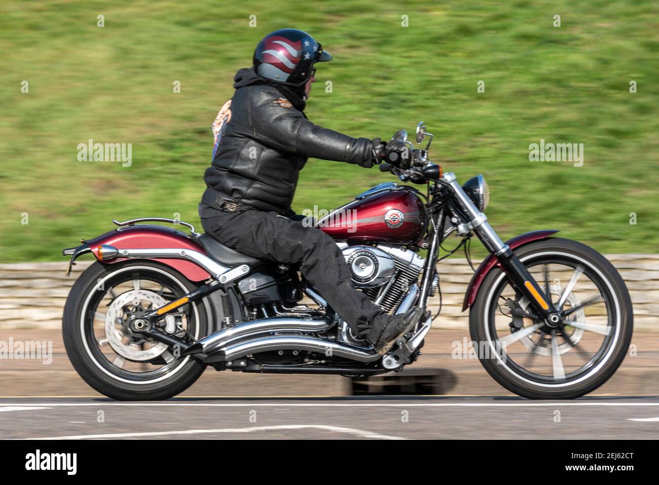 Man riding harley davidson motorcycle hi-res stock photography and ...